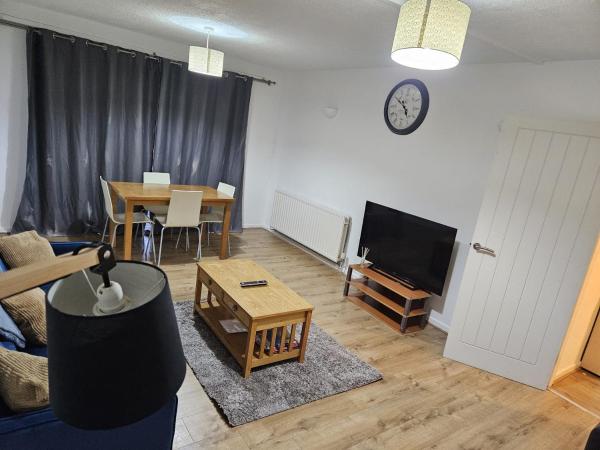 Modern 2-bed Apt Near Hospital And University Of Birmingham - The Royal Town of Sutton Coldfield