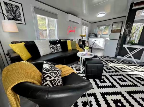 Cabernet, A 2-bed Cosy Cabin, Close To The Centre Of Heathcote - Heathcote