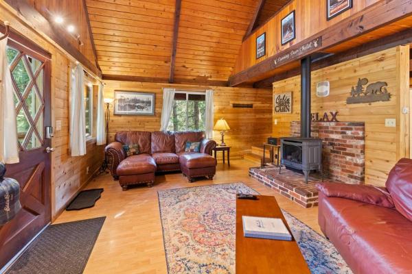 Rainier Vintage Retreat With Hot Tub-fireplace-wifi - アッシュフォード, WA