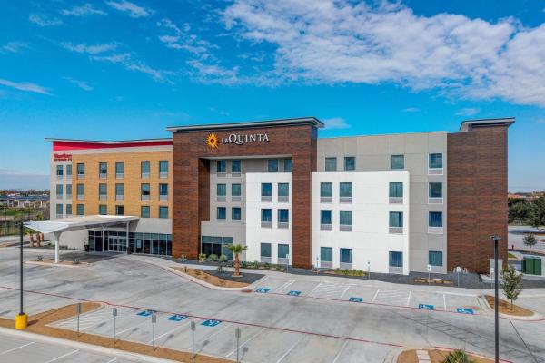 La Quinta Inn & Suites By Wyndham Eagle Pass - 