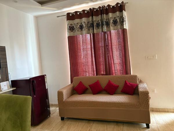 Cozy Stay - Zirakpur