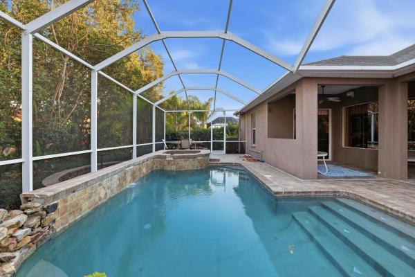 Charming 3br Oasis Comfort, Pool & Sunshine Home - Plant City, FL
