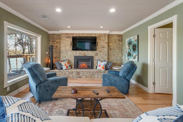 Lake Dardanelle Home W/ Dock! Fish On-site - Clarksville, AR