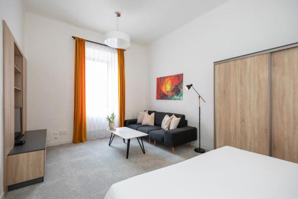 Alure Residences 2 - 24h Self Check-in & Private Parking Next To The Apartment Building Included, City Center Right On Snp Square In A Quiet Passage, New Building, Best Deal In Town - Sliač