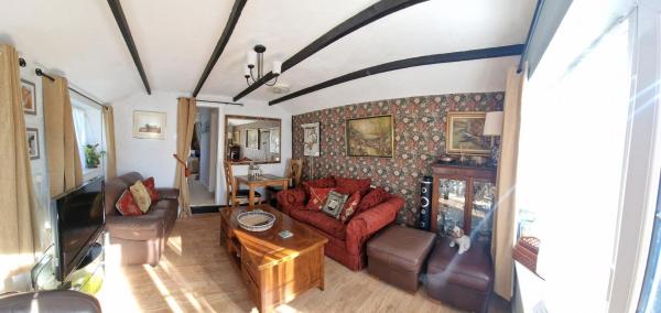 The Old Dairy, Comfy 1 Bedroom Apartment With Lounge,bathroom And Kitchenette Near Town, Pubs And Walks - Hampshire