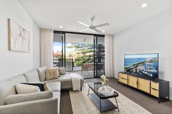 Vibrant 2bd Escape - Exhilarating Location! - Broadbeach
