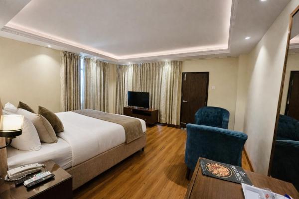 Kasauli View Resort # Parking # Lift # Garden # Restaurant # Open Terrace # On Road Location - Kasauli