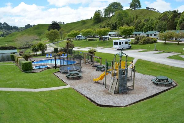 Waitomo Top 10 Holiday Park - 1 Bedroom Villa - New Zealand