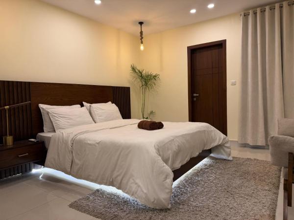 Skyluxe Designer Suits With Heating Fast Wifi, Rooftop Pool, Gym, Sauna And Self Checkin - Iszlámábád