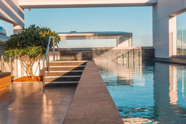 James St Modern 1br Apartment Pool Parking - Virginia