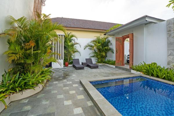Sore Uluwatu By Tanya Pink - Uluwatu