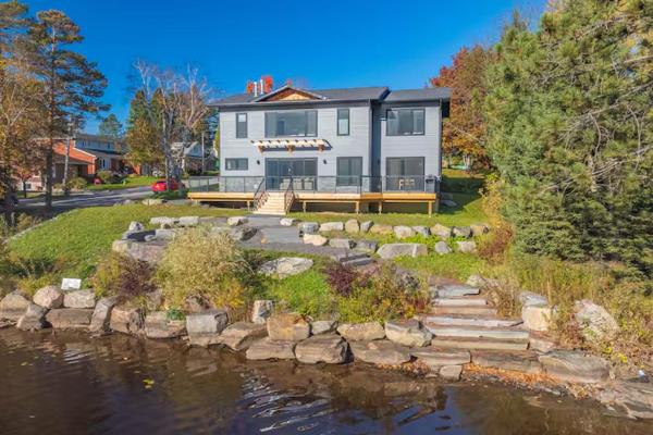 Charming Riverside Retreat - Huntsville