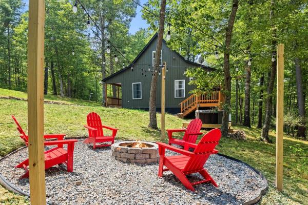 Bryce Cabin - Hot Tub, Fire Pit, Pets, Screened Porch, Wi-fi - Virginia