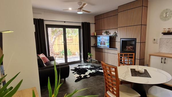 Sauvage - Spacious Apartment With Private Garden Courtyard - Port Pirie