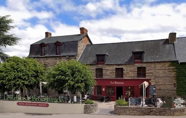 Logis Hotel, Restaurant Et Spa Le Relais De Broceliande - Guer