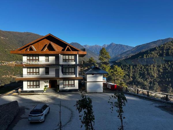 Pines Dirang Homestay - Arunachal Pradesh