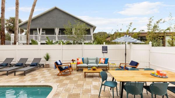 Sleeps 18 Pool Hottub Game Room Blocks To Beach Vilano Villa By Avantstay - St. Augustine, FL