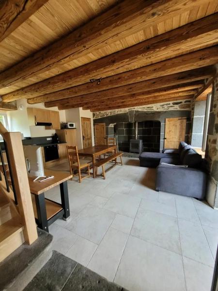 Maison Charmante à Alleuze – 90 M² Avec Terrasse - Cantal