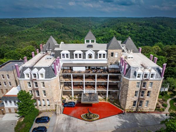 1886 Crescent Hotel And Spa - Eureka Springs, AR