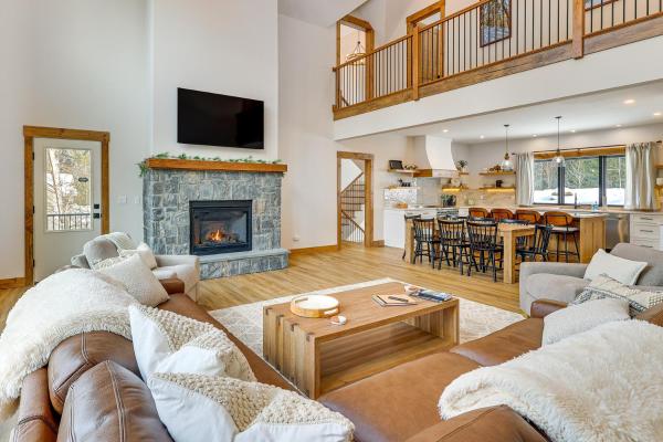 Luxe Mountain Home W/ Chef’s Kitchen & Okemo Views - Vermont