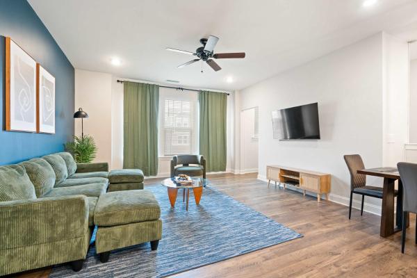 Luxe King 5br Townhouse Mins To Downtown Durham - Raleigh, NC