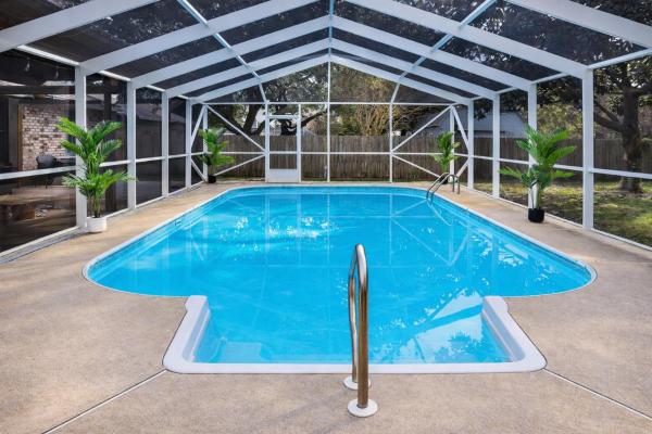 Pool House, Short Drive To Beach, Grill, Smart Tv - Pensacola Beach, FL