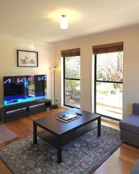2-bedroom Townhouse Next To The Hospital - Bendigo