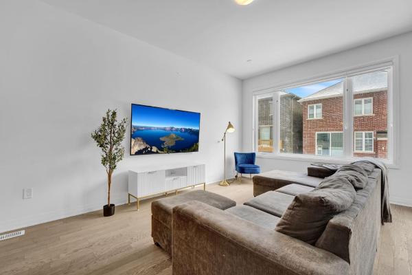 Massive 8 Bed Luxury Estate With 65 Inch Tv And Free Parking - Waterloo