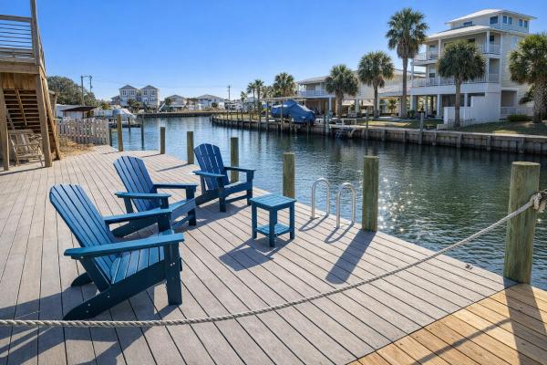 Waterfront Home, Short Walk To Beach, Deck/balcony - Pensacola Beach, FL