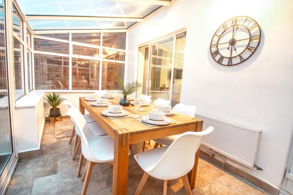 Oxfordshire Base 4 Bedroom With Parking - Buckinghamshire