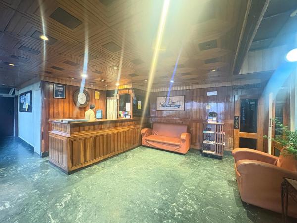 Hotel Apsara & Restaurant In Darjeeling With Mountain View Room - Chine