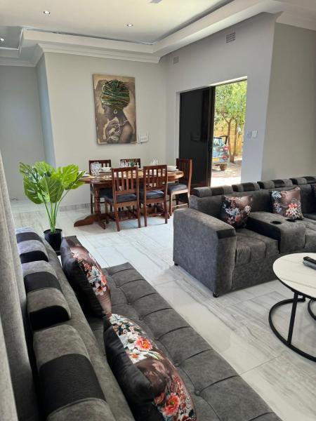 Elephant's Crest Lodge - Victoria Falls