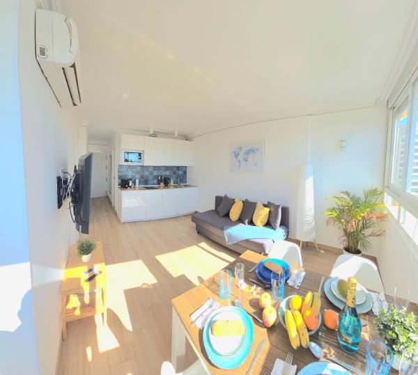 Salome Nogalera Sea View Apartment 2 Bedroom City Center Walking Distance To The Beach And Train Station By Namaste Elite - Torremolinos