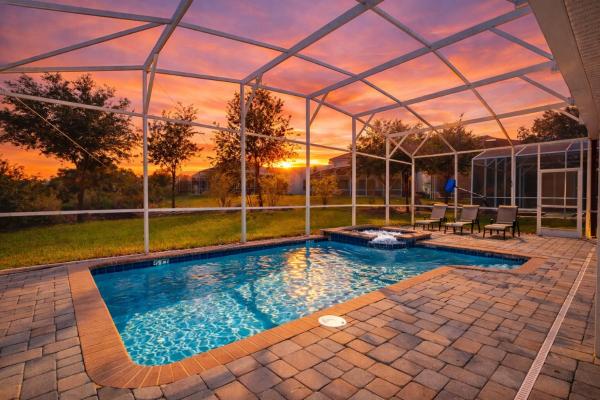 8br Resort - Cinema, Themed Rooms, Jacuzzi & Game Room! - Davenport, FL