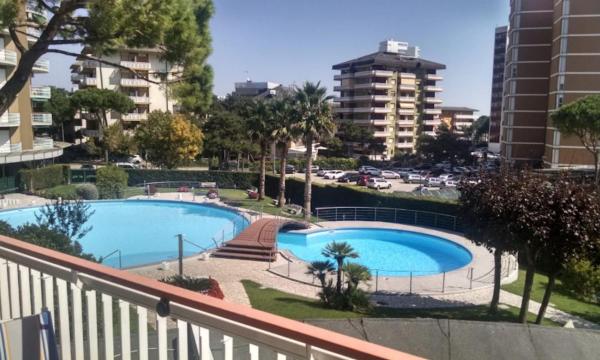 Modern Flat With Pool View - Lignano Riviera