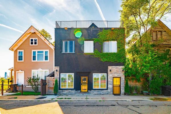 Bright & Airy Home W/stylish, Contemporary Touches - Windsor