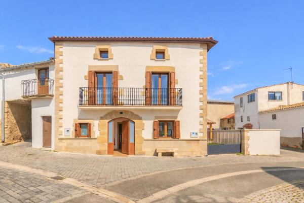 Amplia Casa Rural Con Barbacoa Y Jardín En Navarra - Navarra
