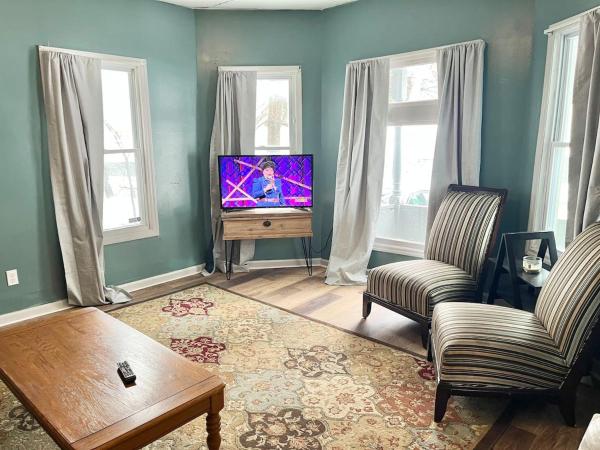 Queen Bed Private Room Shared Living Spaces - Binghamton, NY