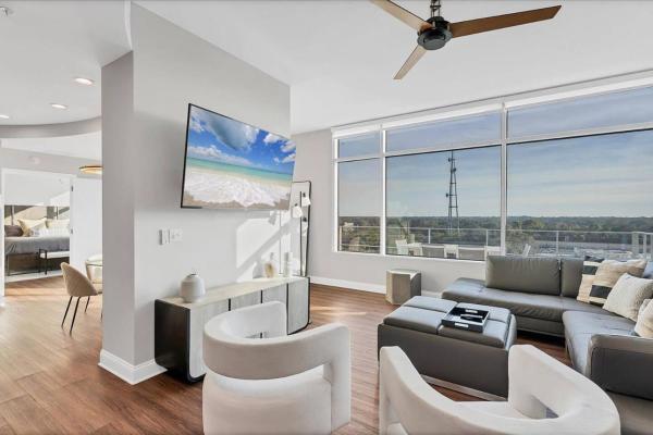 High-end Downtown Orlando Penthouse With Patio - Winter Park, FL