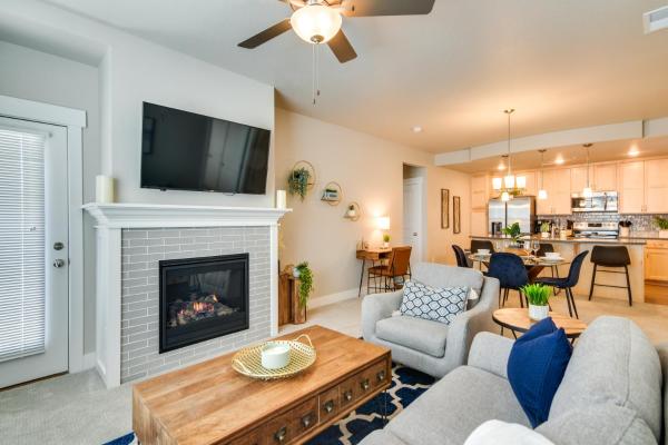 Elegant Loveland Condo Less Than 5 Mi To Old Town! - Loveland, CO