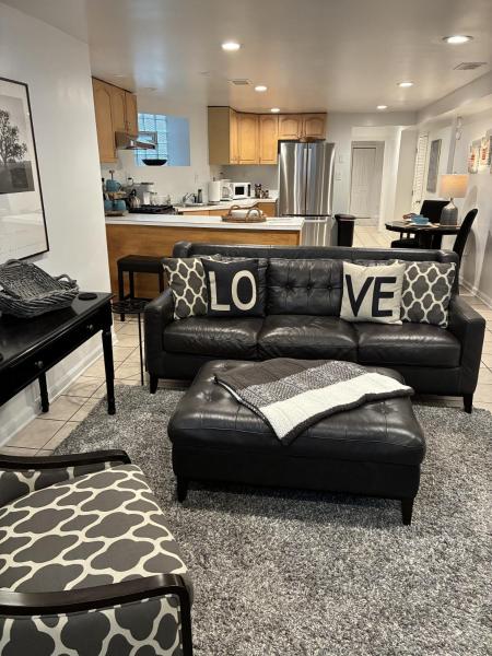 The Wrigleyville Deluxe -Steps From Wrigley Sleeps 10 - Bowmanville - Chicago