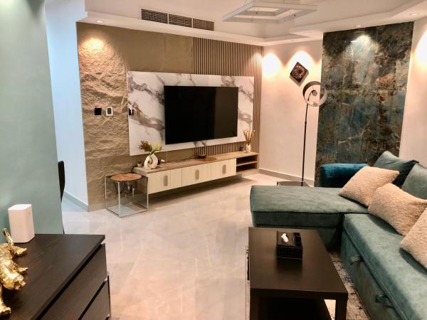 Beautiful Newly Renovated Apartment In The Heart Of Dubai - Dubái