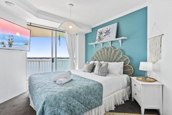 Bright 2 Bed Apartment With Ocean Views - Gold Coast