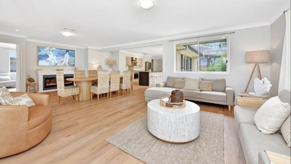 Christony 5 Bdrm Waterfrnt Cottage - Central Coast