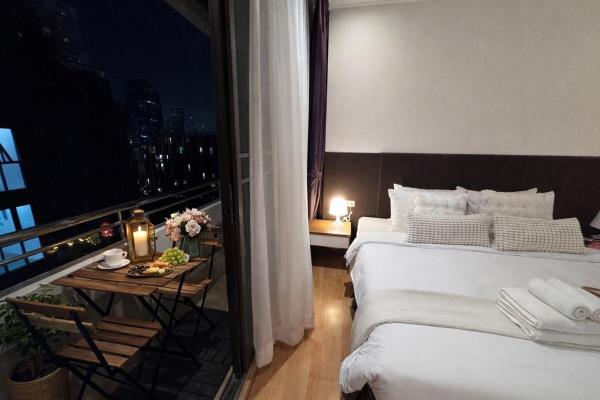 Large 6 Pax Bedroom With 3 Beds And Balcony Next To Nana Bts - Bangkok
