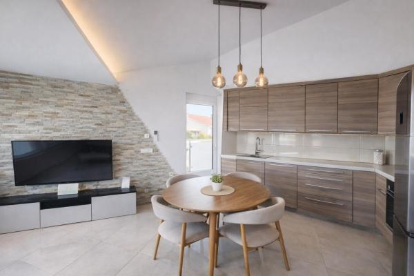 Apartment Korina, Spacious Family Apartment Near The Beach - Umag