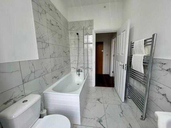 402 Commercial Road - Bromley