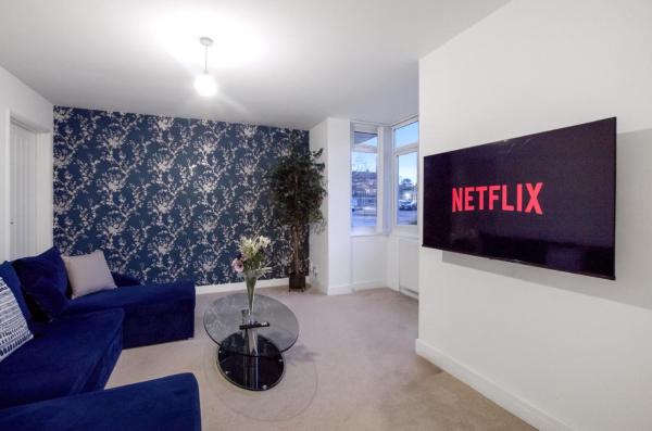 Large Group Stays In Bedford Contractors Welcome - Bedford