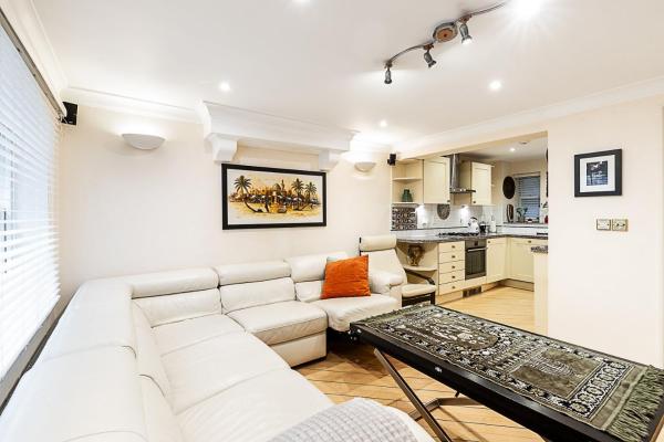 Classic Pimlico Townhouse - Bloomsbury