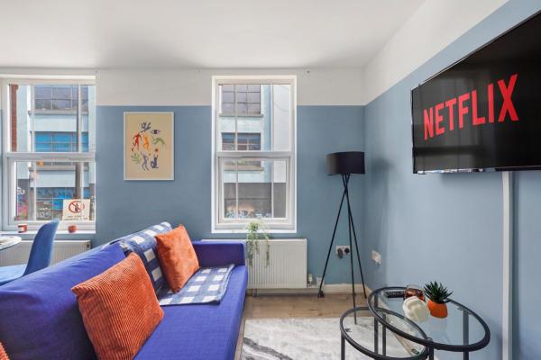 Stylish Sleek Central Bristol Abode - Sleeps 6 - Filton